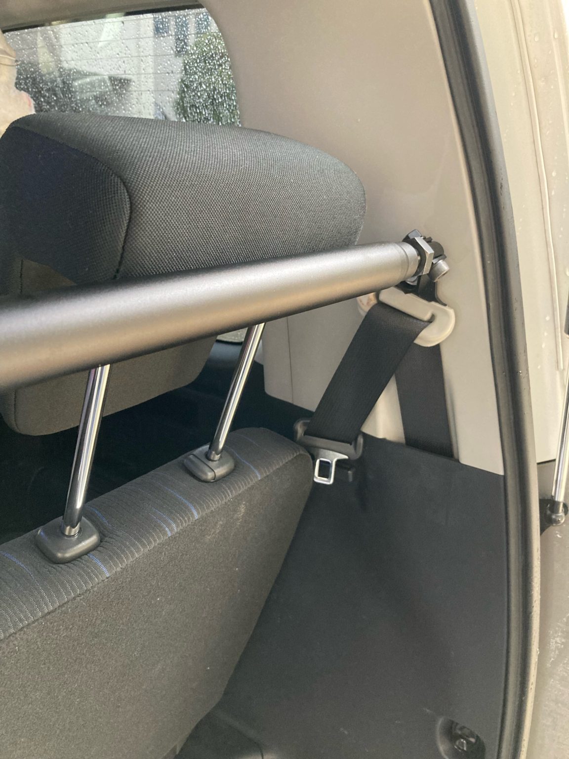 【思っていたよりも効果あり！】ピラーバー装着でボデー剛性アップ | のんびり続けるクルマ好きのブログ